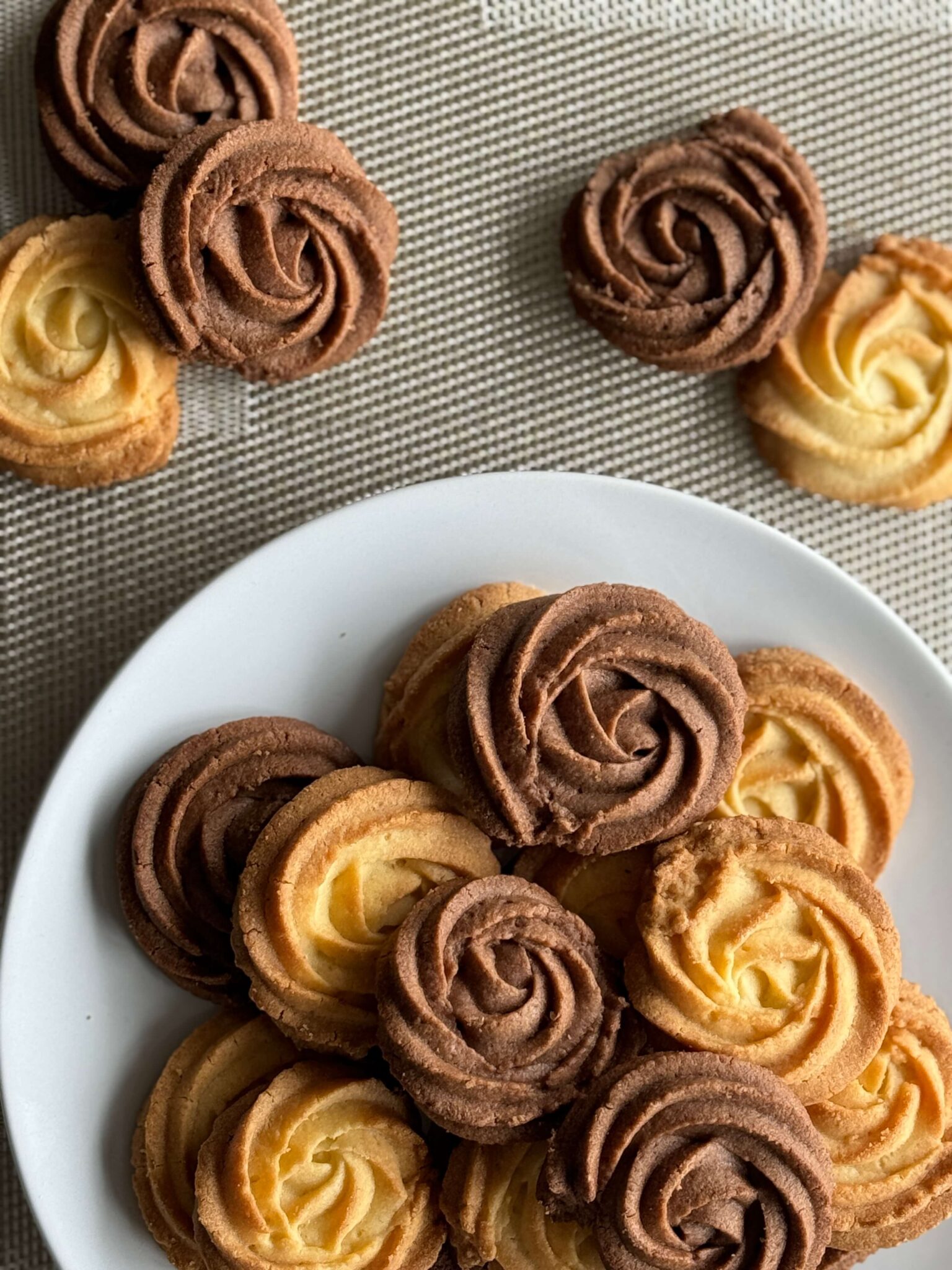 Viennese Whirl Biscuits | Bake with Bakabee